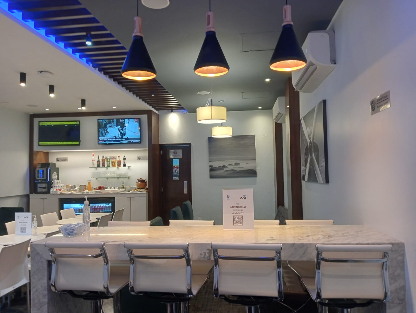 PBC – The Lounge Mexico at Hermanos Serdán International Airport ...